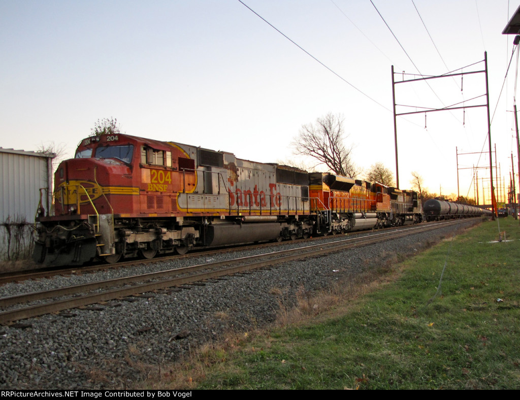 BNSF 204 and 9015